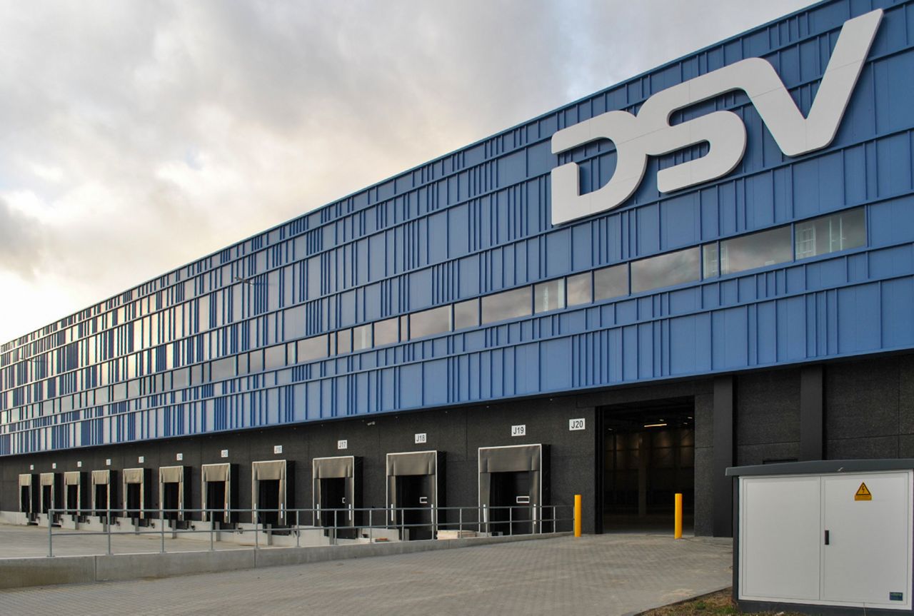 Nieuwe Dual Drive deuren voor warehouse DSV op Logistiek Park Moerdijk