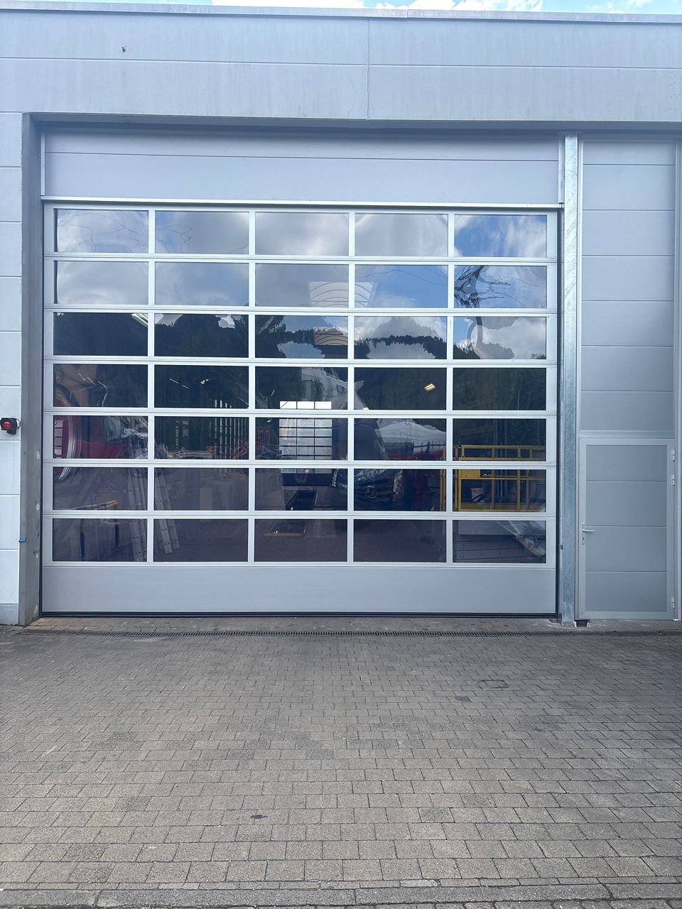 Successful installation of Normstahl industrial doors at the Grampp car ...