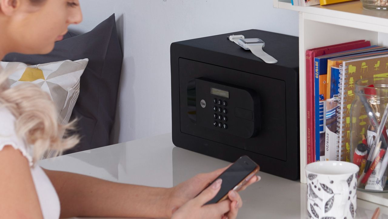 Getting Started with Motorised Safes | Support | Yale
