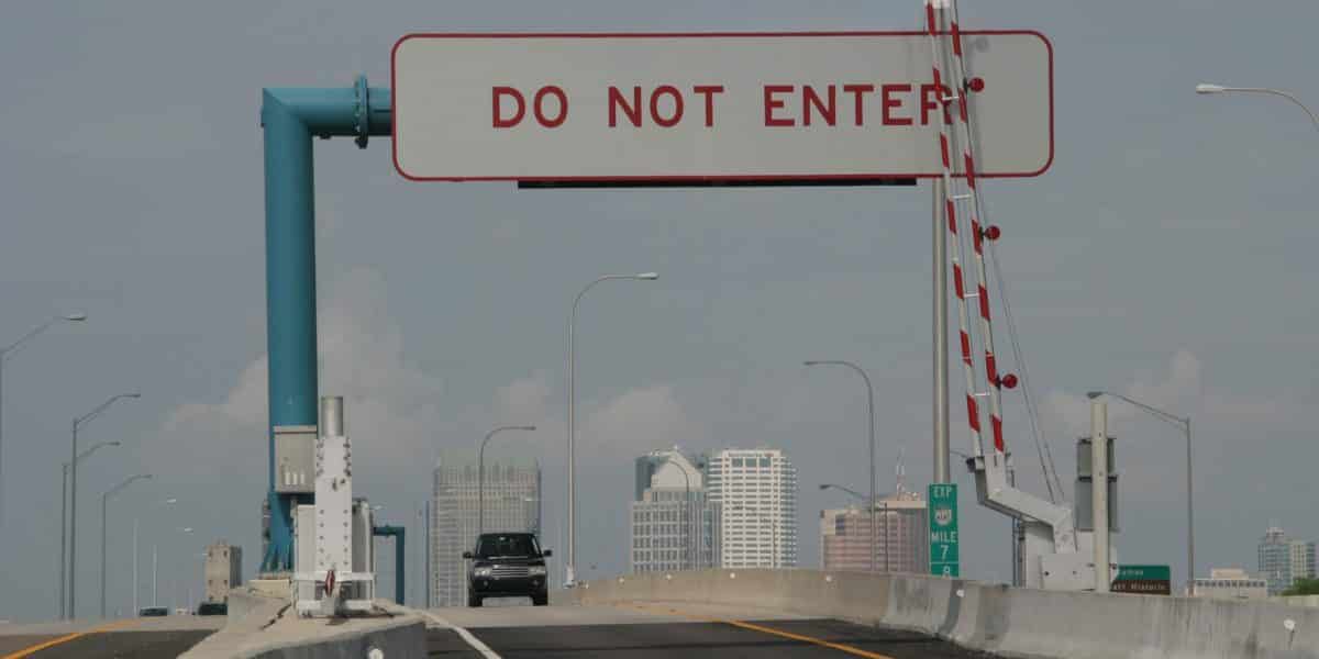 Reversible Lanes Traffic Gate Technologies | B&B Roadway Solutions