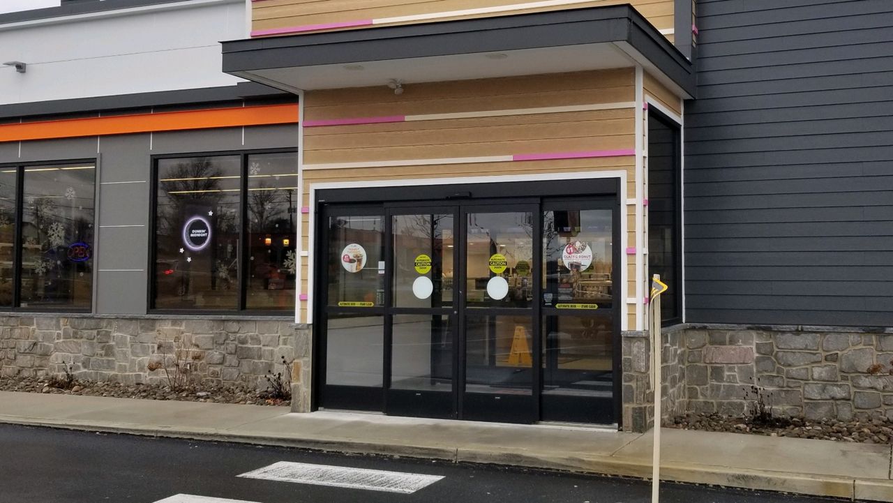 Serving Up Convenience: The Perks of Automatic Doors in Dining