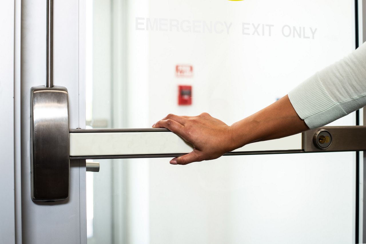 Porte di emergenza e antipanico | ASSA ABLOY