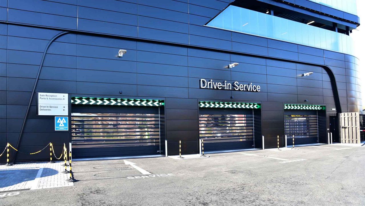 High speed doors for high quality service at car dealership | ASSA ABLOY