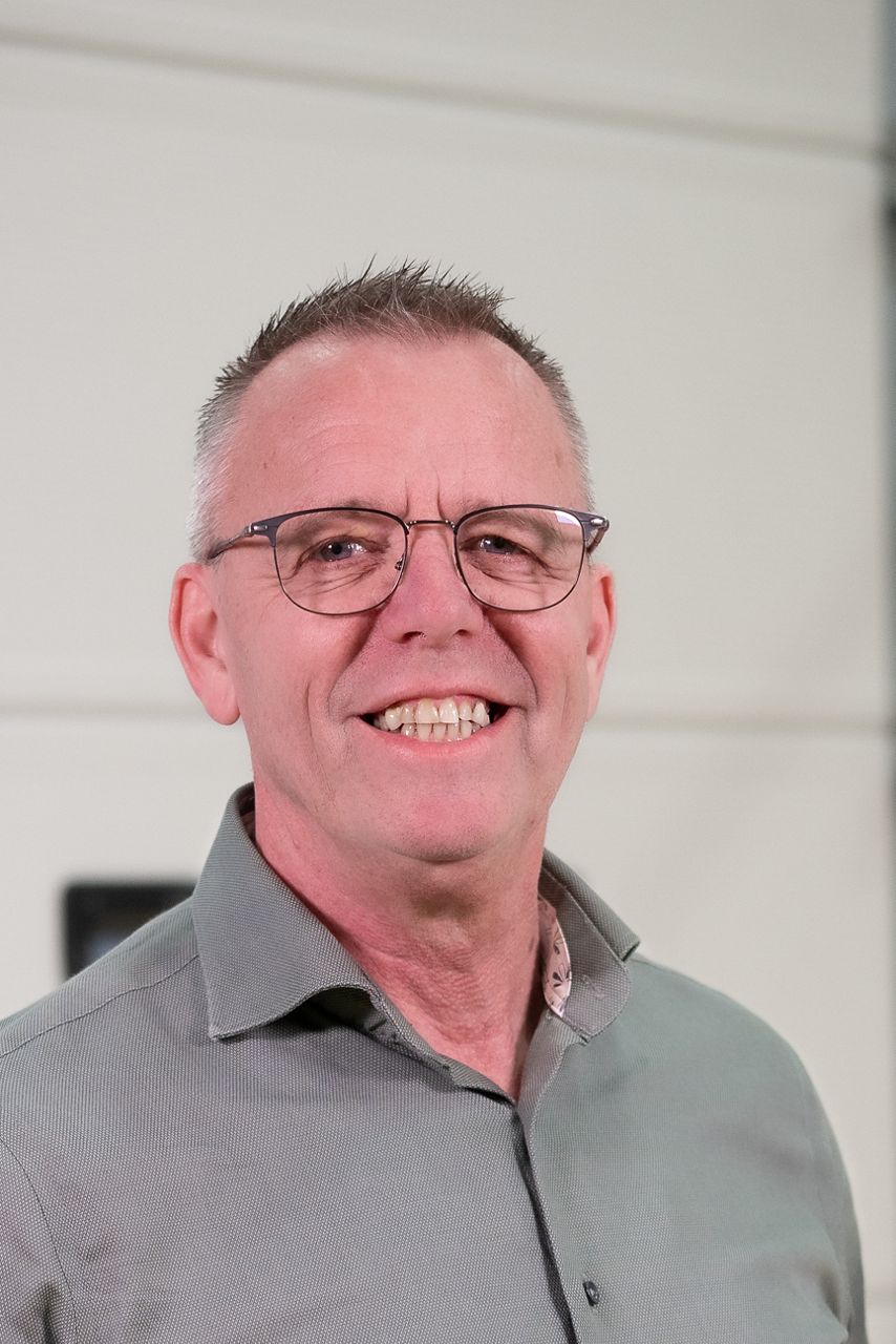 Vijf storingen aan overheaddeuren en hoe je ze kunt voorkomen en oplossen