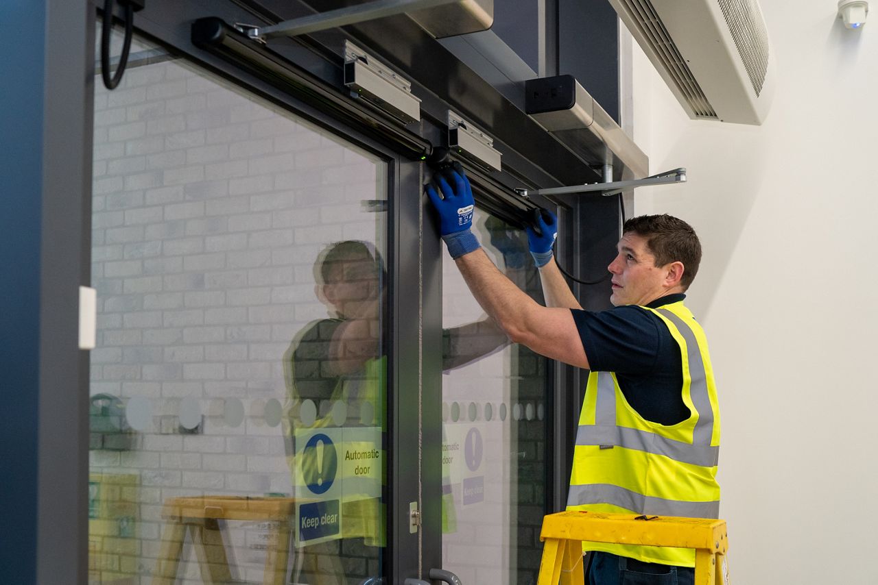 Automatiktüren von Record – Service bei ASSA ABLOY
