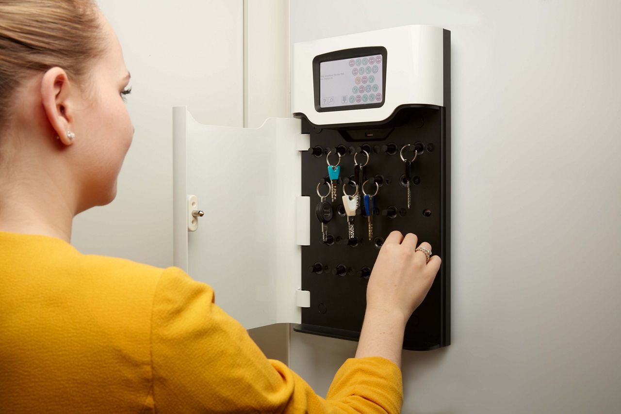 How does Traka21 work? | ASSA ABLOY Group | ASSA ABLOY